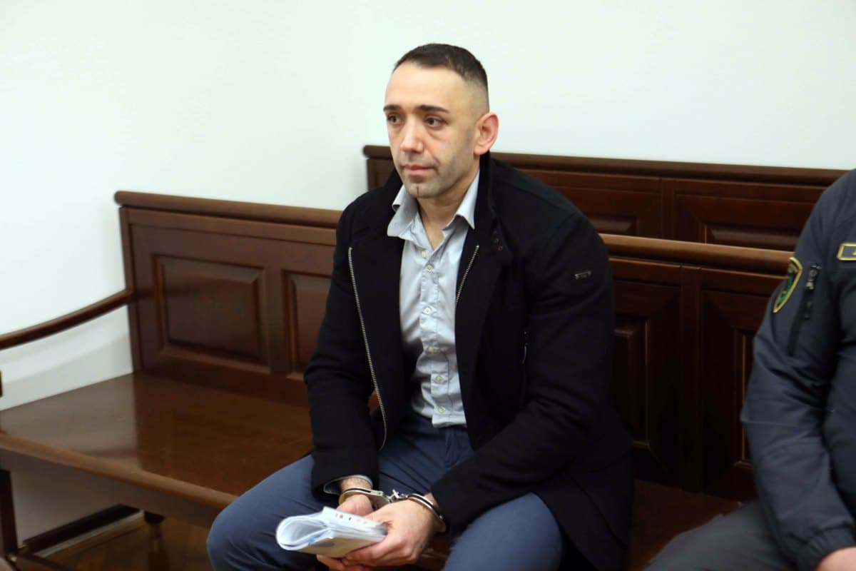 Poskus uboja: Z nožem ga je zarezal pod uho