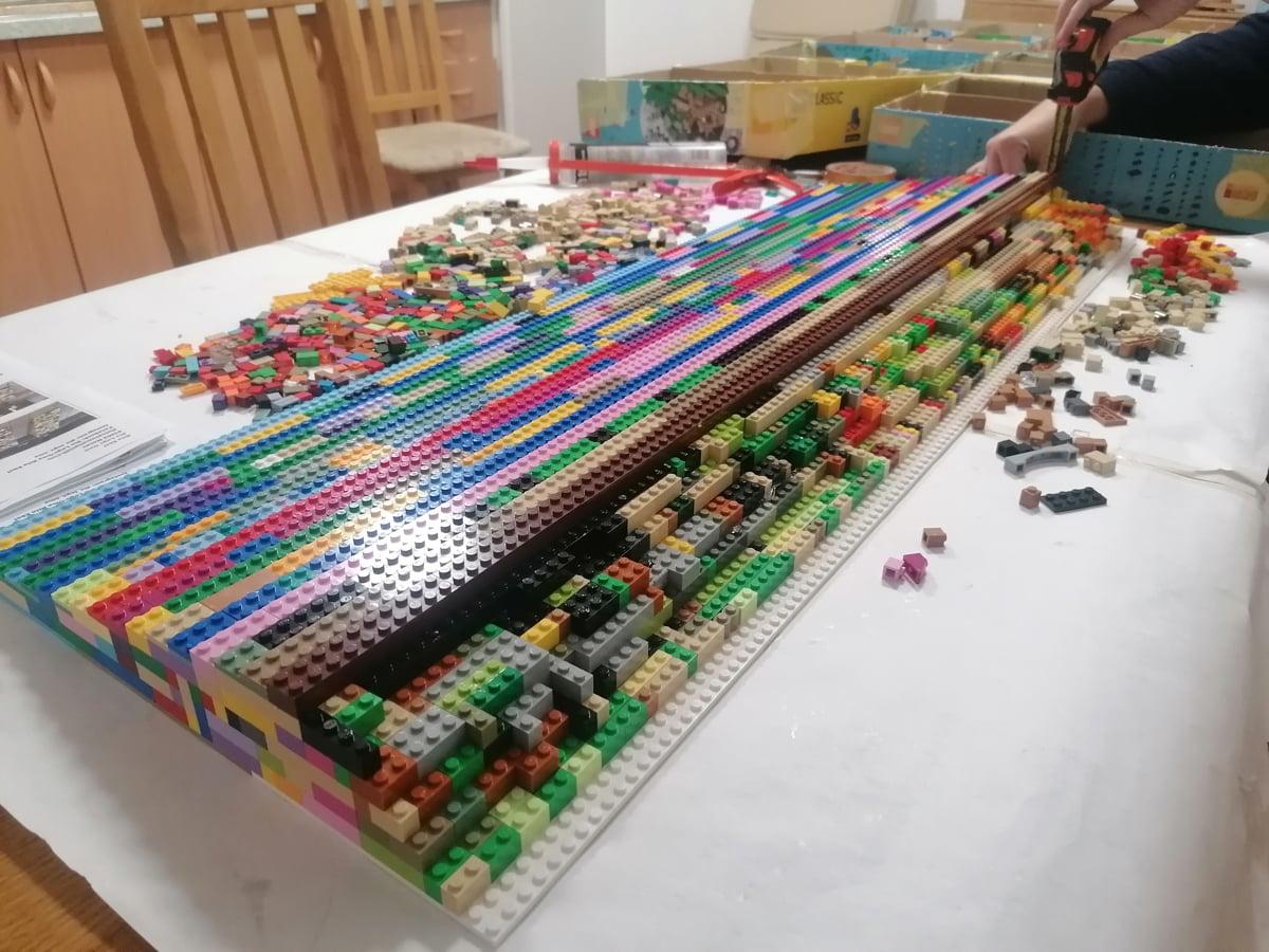 Na mladih svet stoji: Ormoški devetošolci iz lego kock gradijo klančino ...