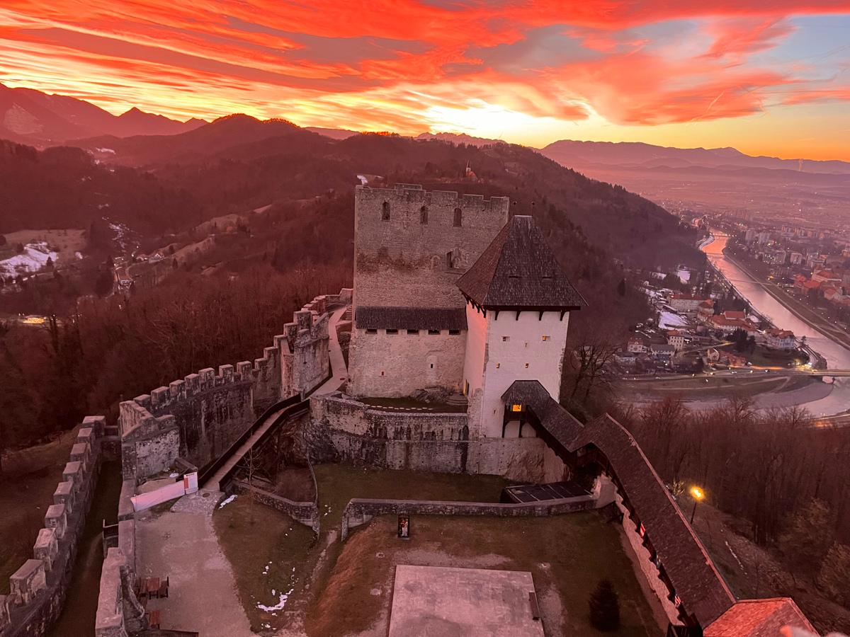 Celjski grad z znatno večjim obiskom, med tujimi turisti največ ...