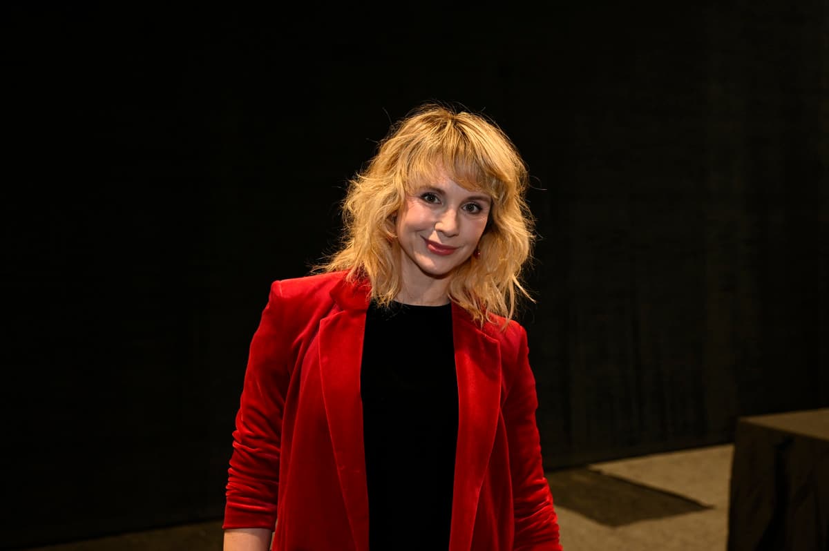 (FOTO) Priljubljena igralka Iva Krajnc Bagola prenaša na Sofio ...