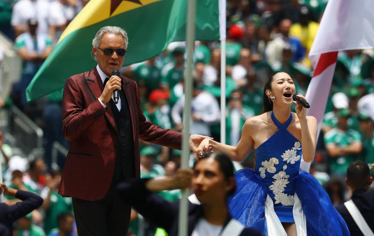 (FOTO in VIDEO) Otvoritev nogometnega SP: Himno izvedel Andrea Bocelli ...