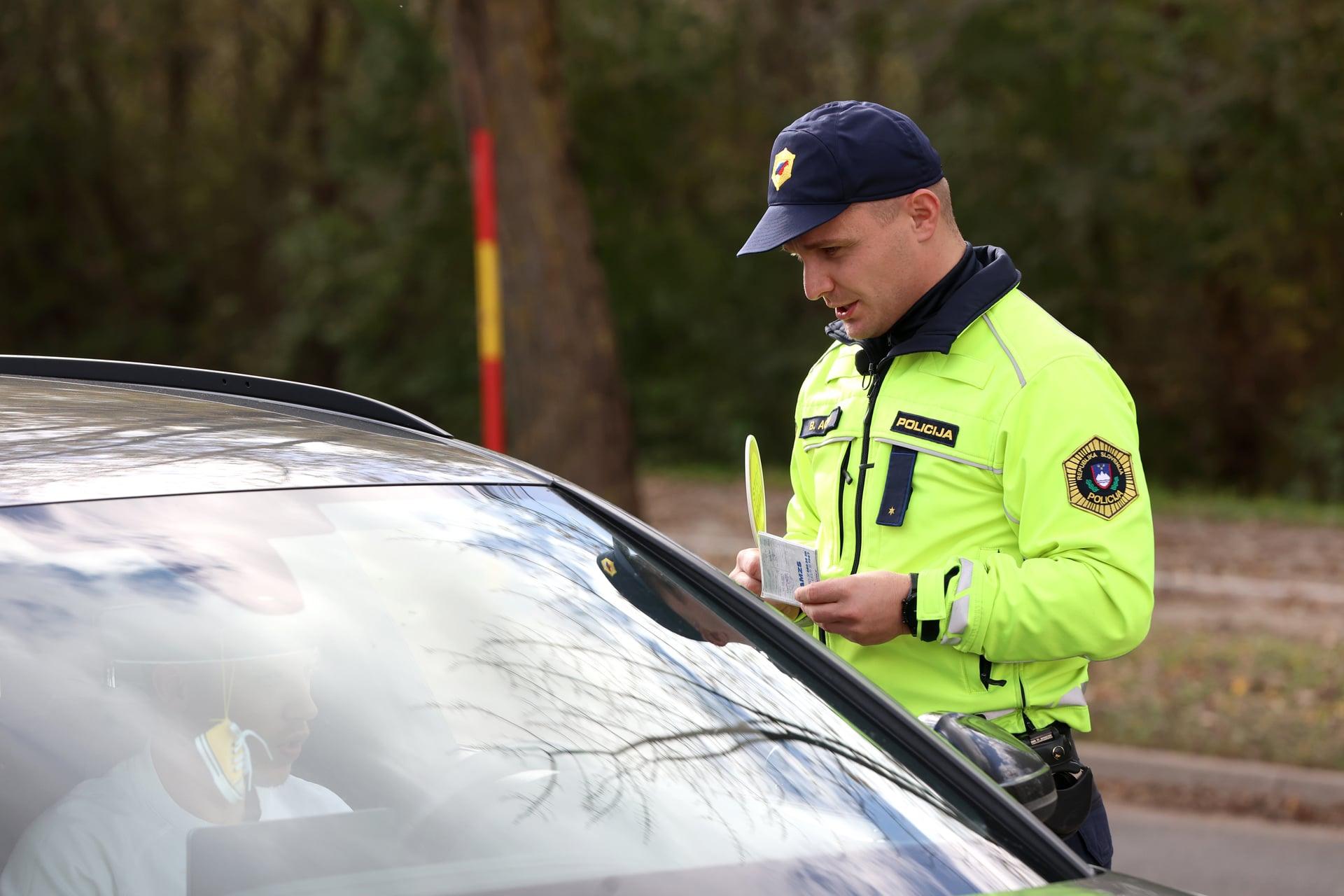Pijan voznik v Mariboru po voznem pasu v nasprotno smer