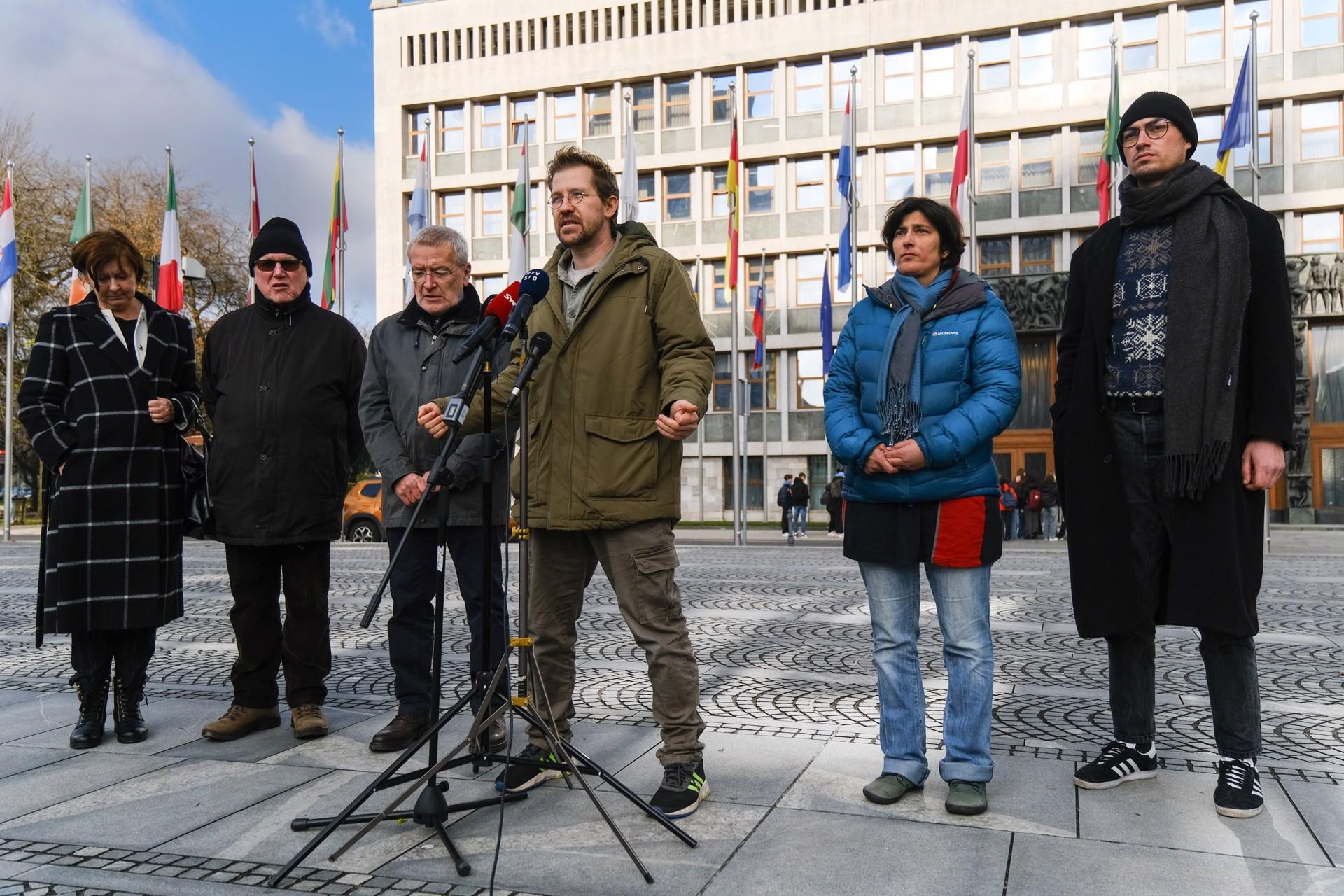 Iniciativa Glas ljudstva poziva ministrstvo za zdravje, naj vključi ...