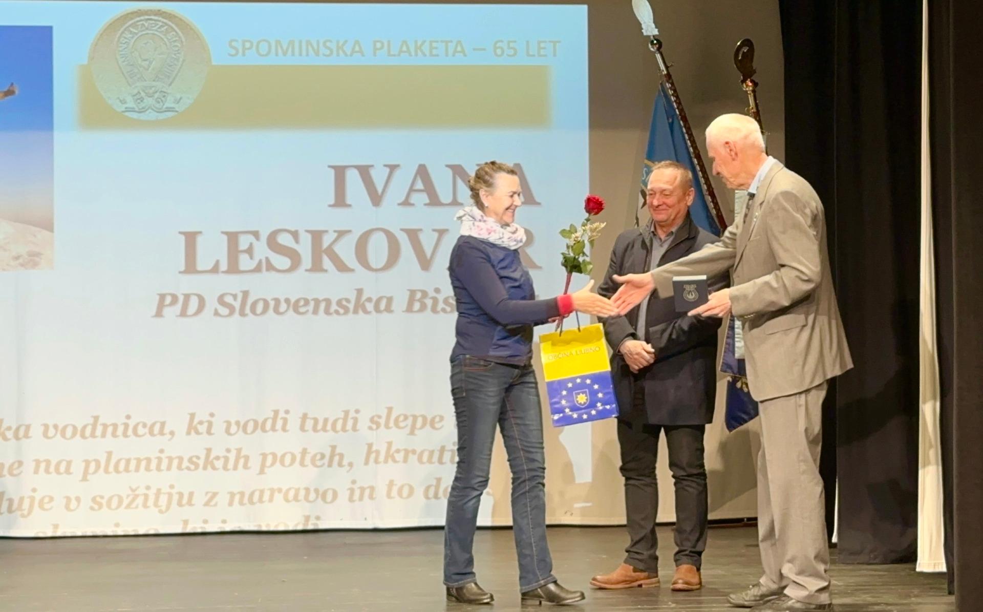 Velika ljubiteljica planin Ivana Leskovar prejela najvišjo nagrado PZS ...