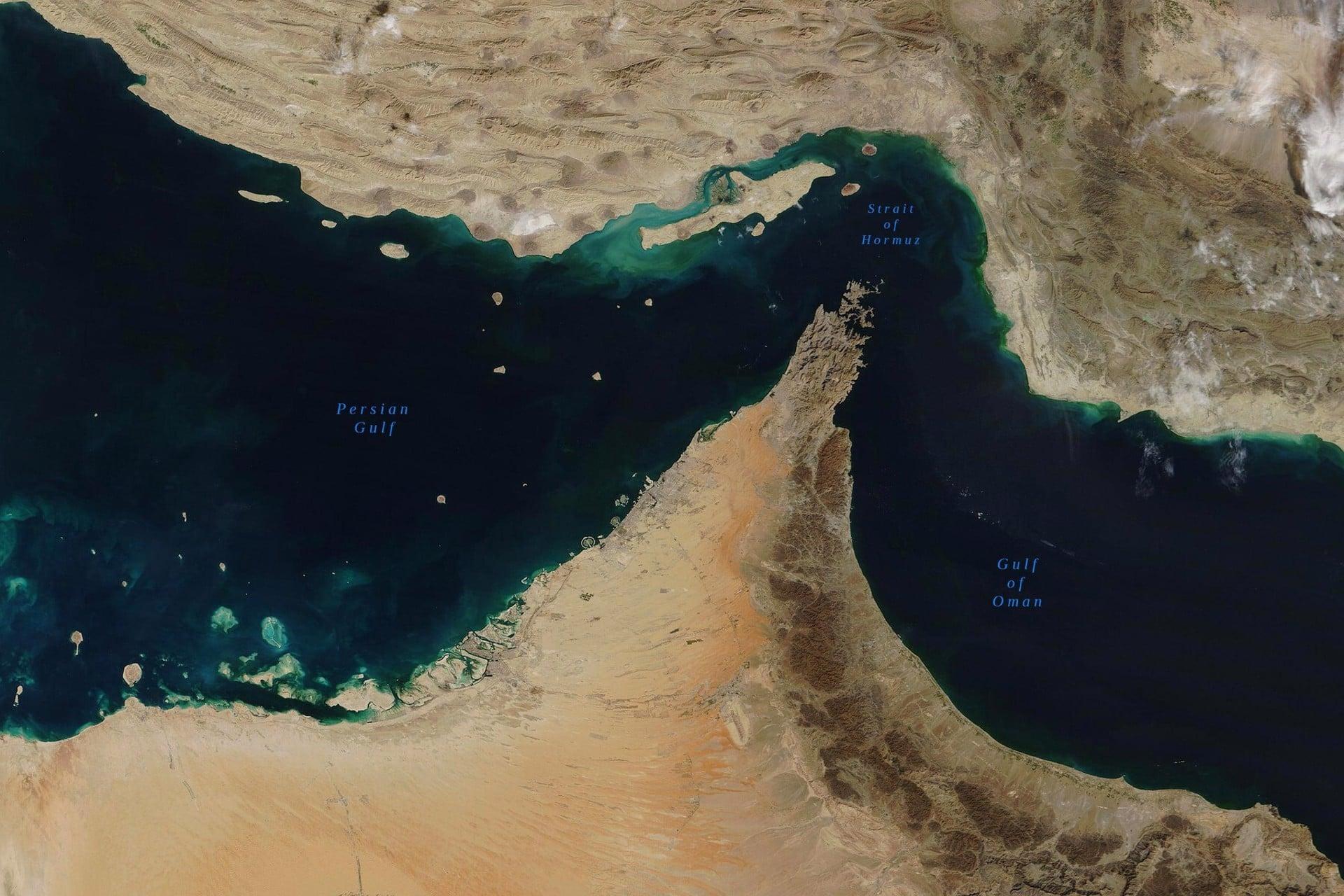 Oman in Iran v pogovorih o sprostitvi plovbe prek Hormuške ožine